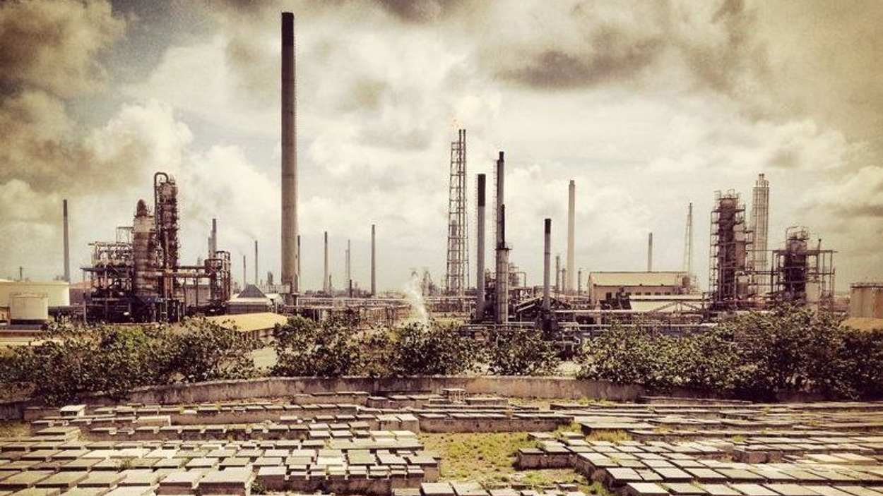 Venezuela blijft raffinaderij Curaçao voorlopig beheren - Zembla - BNNVARA