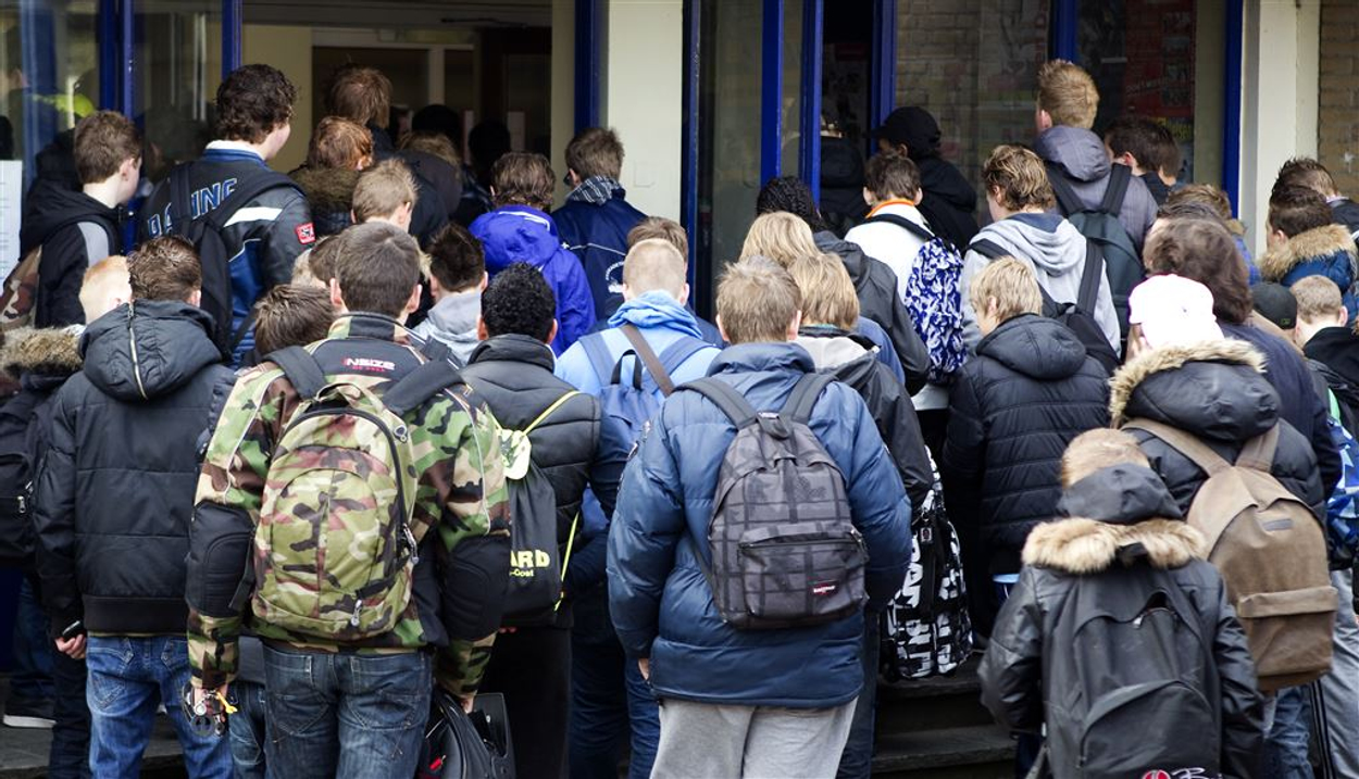 Roep om leeftijdsgrens van 18 jaar bij jeugdzorg los te laten - Zembla ...